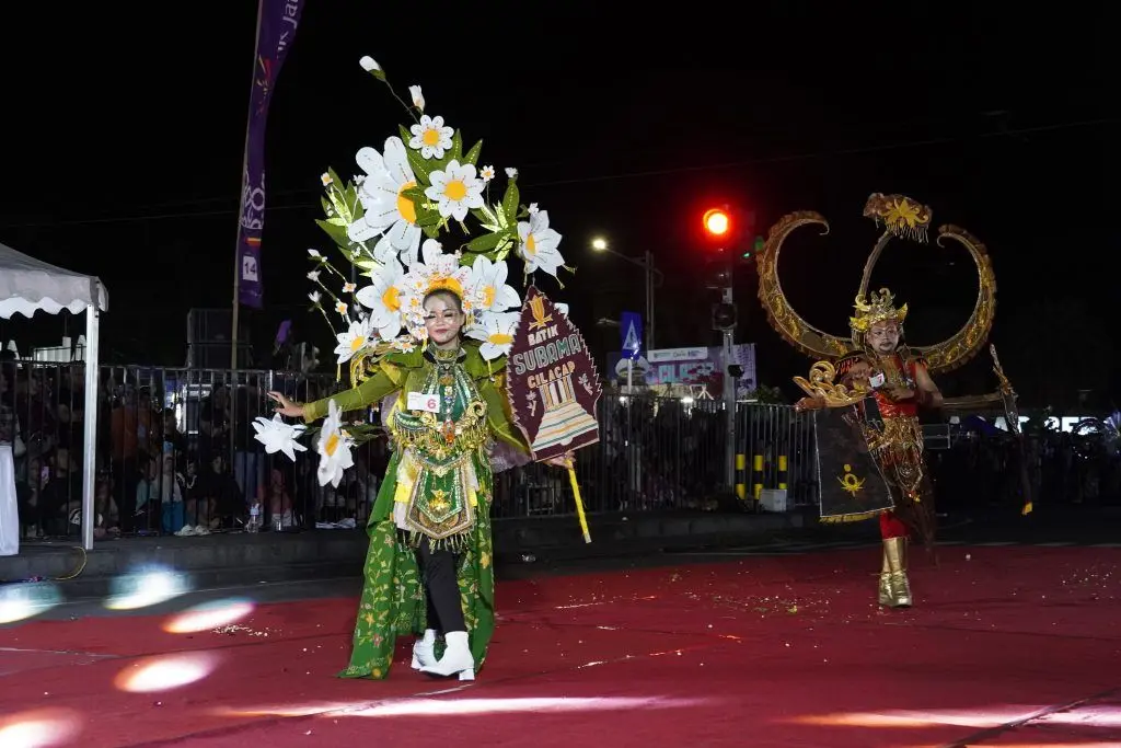 Cilacap Night Carnival Sulap Jalan Raya Jadi Panggung Catwalk Terbuka ...