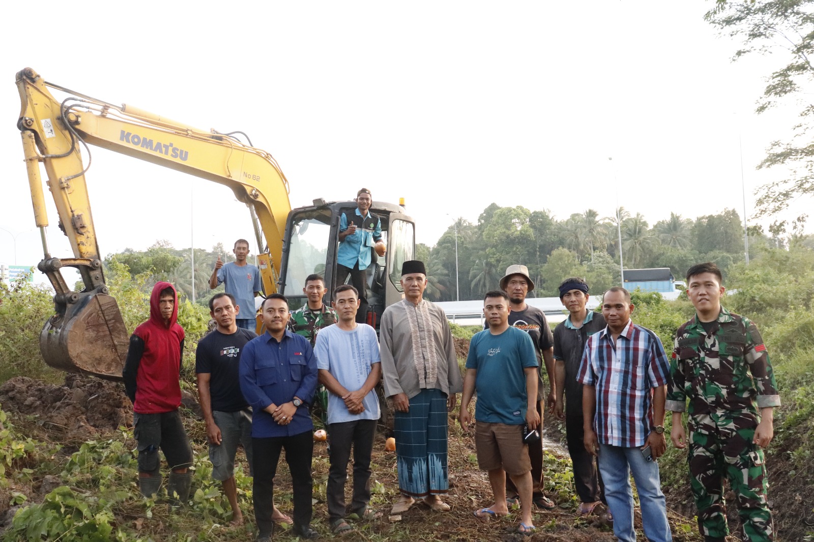 Melalui Program TJSL, Tol Bakter Bantu Normalisasi Saluran Air di Dua ...